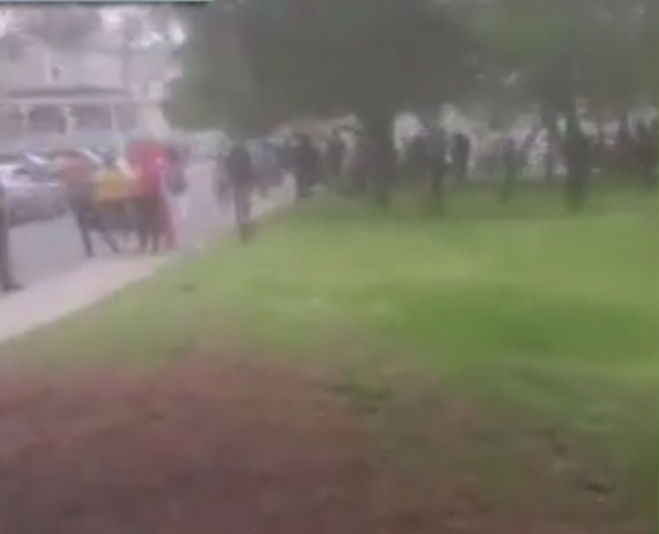 Cops Surrounded And Assaulted While Attempting Arrest - Law Officer Cops Surrounded And Assaulted While Attempting Arrest - Law Officer