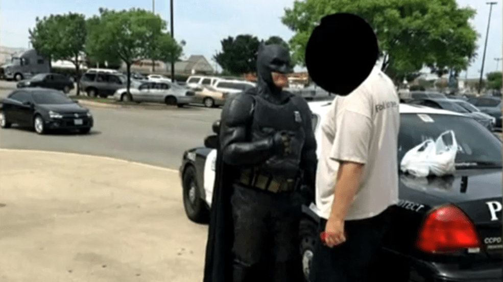 Police Officer Dressed As Batman Arrests Shoplifter Law Officer 7601