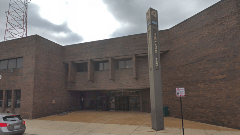 Chicago officers wrestle weapon away from angry Lawndale police station ...