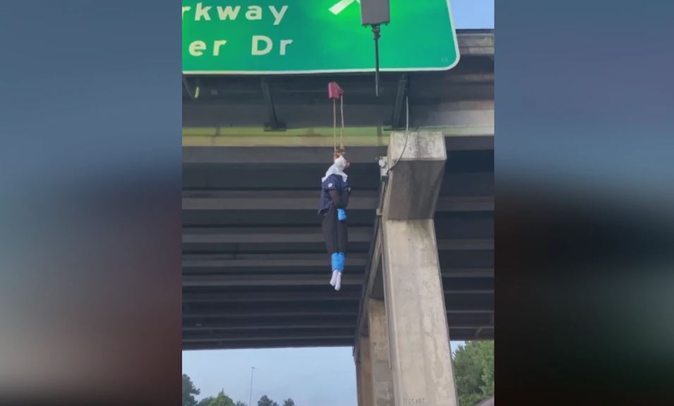 Dummy dressed as NYPD cop found hanging from noose – Law Officer