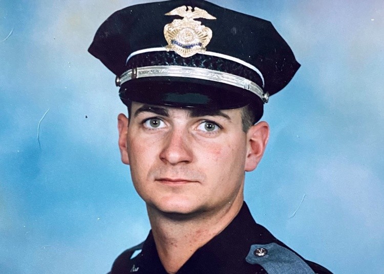 Retired police officer suffering from M.S. needs a new wheelchair – Law ...