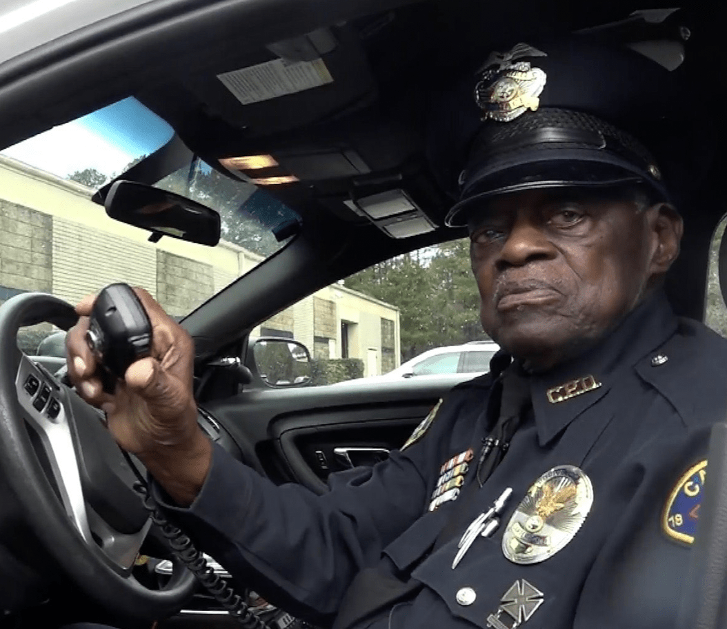 Meet L.C. Smith: The 91-year-old police officer still on patrol – Law ...