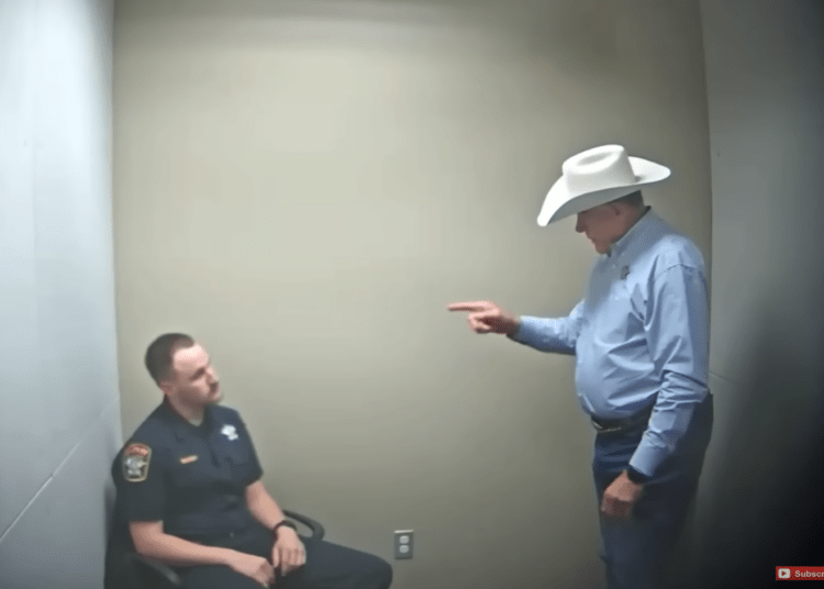 Texas sheriff scolds detention officer during arrest for bringing ...